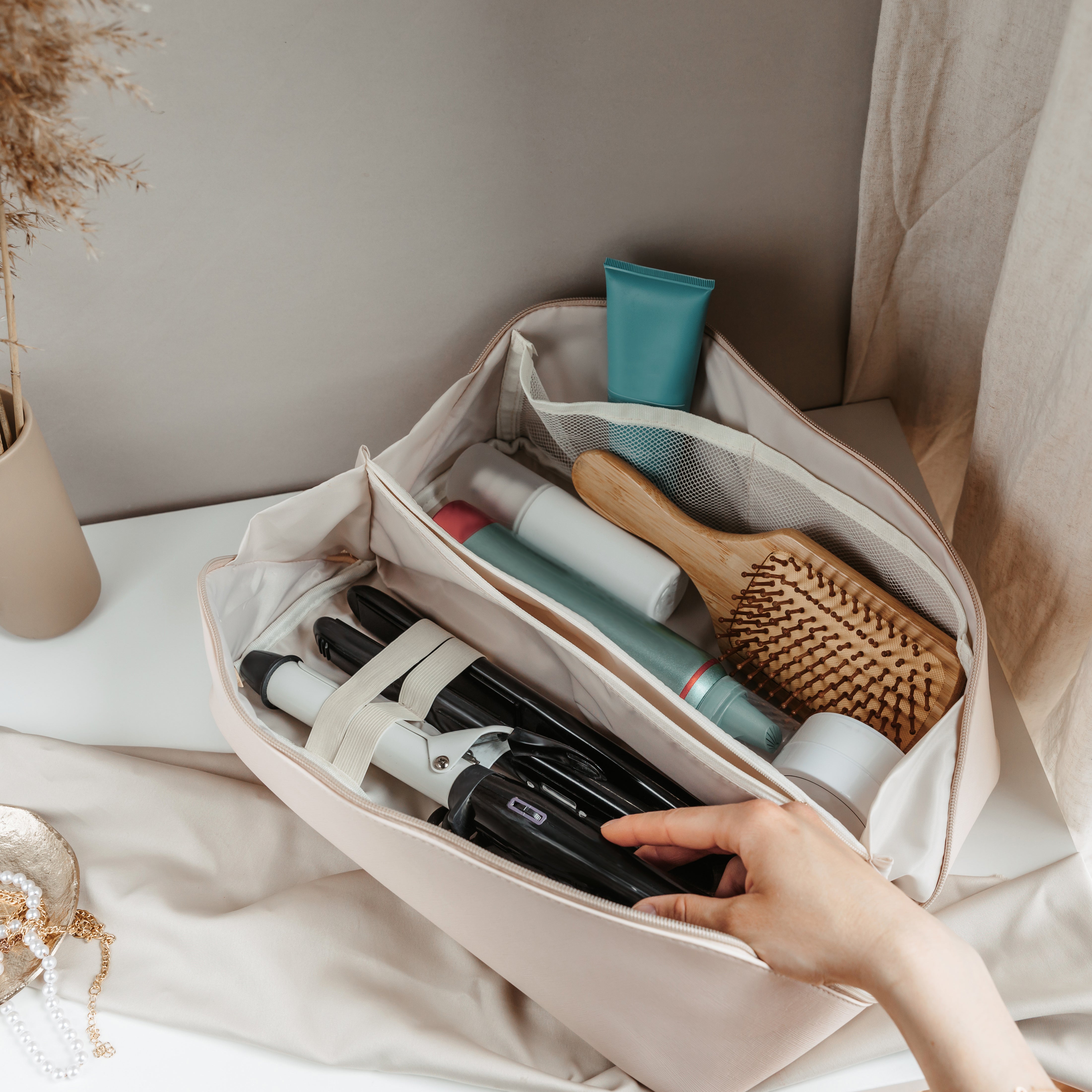 SALY LARGE | Expandable Travel Toiletry & Makeup Bag - Maison Minimalist